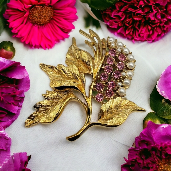 Gerrys | Jewelry | Vintage Gerrys Gold Tone Pink Rhinestone Wfaux ...